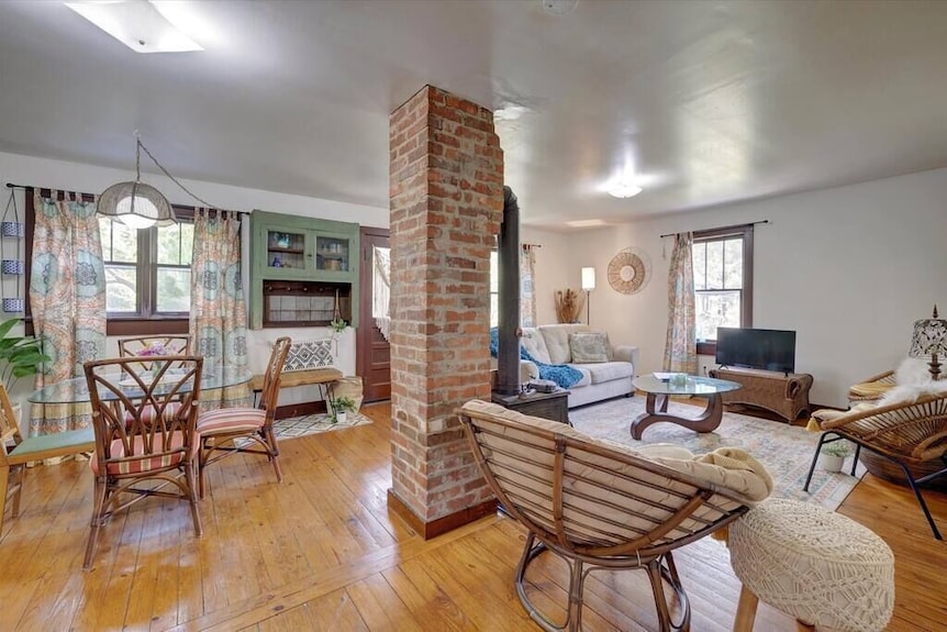 Boho Garden Bungalow Walkable, Ev Charger - Bloomington, IN