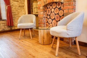 Quarto Twin Deluxe | Roupa de alta qualidade, com decoração personalizada 