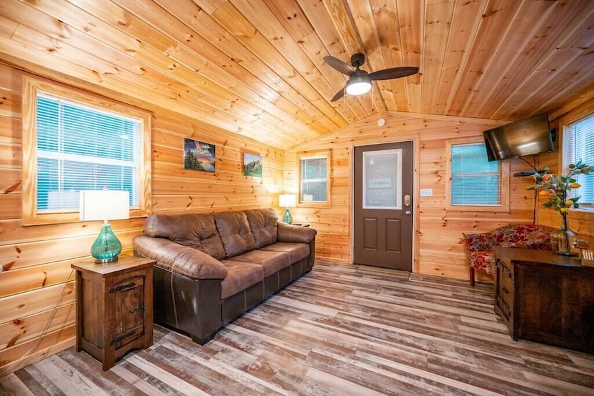 Cypress: Sleep 4, Tiny Cabin, Pets, Near Park/lake - Mississippi