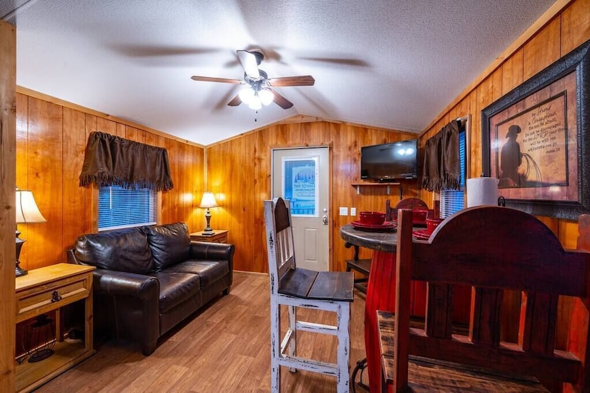 Durango: Sleep 4, Tiny Cabin, Pets, Near Park/lake - Mississippi