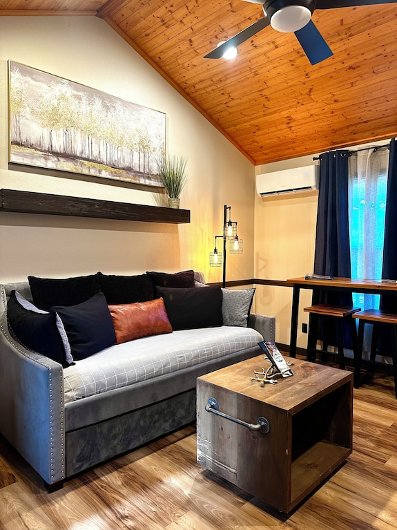 Freedom Cabin With Sandstone Canyon & Dock On The Wi River In Wisconsin Dells - Wisconsin