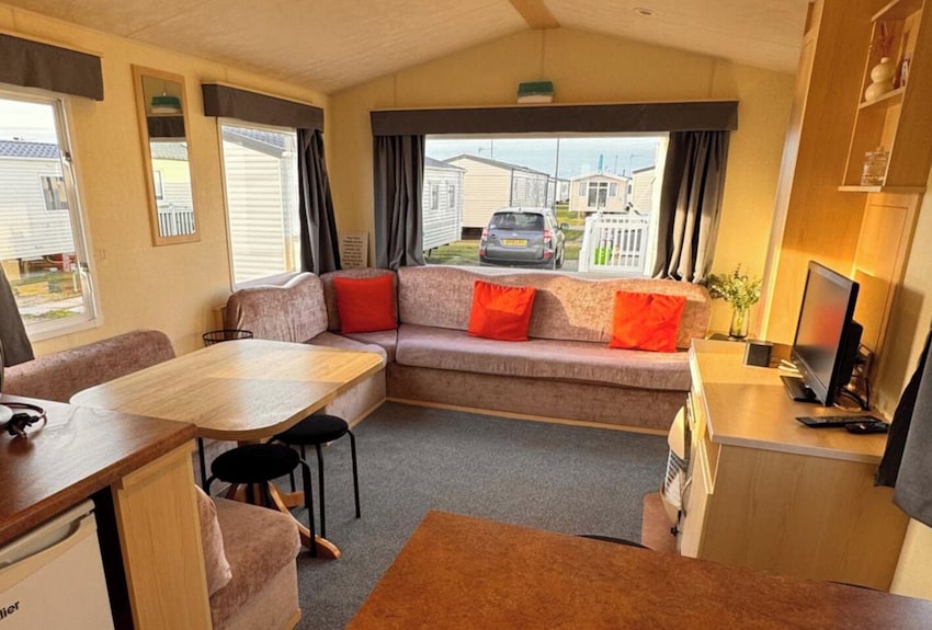 3 Bed Caravan, 8 Berth, Pet Friendly, Parking - Rhyl Beach