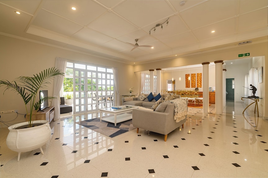 2 Bed Villa - Sleeps 4 - Pets - Pool - Garden - Seychelles