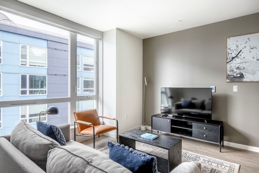 Airy First Hill 1br W/ Gym, Bbq & Lounge, Nr Soccer Field, By Blueground - Seattle, WA