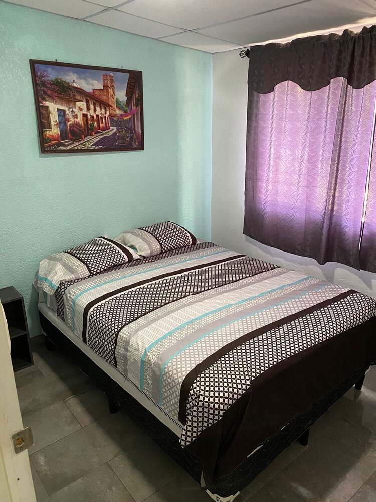 Beautiful House In Residential Villas De Miramonte - San Salvador