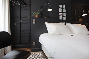 Quarto Duplo Deluxe | Roupa de alta qualidade, edredões de penas, com decoração personalizada