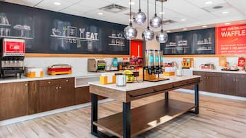 Café da manhã com buffet grátis todos os dias
