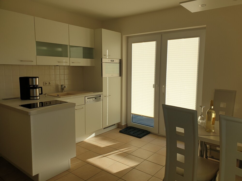 Kleines Feriendomizil, Perfekter Lage, Mit Terrasse, Mitten Im Ort Von Zinnowitz - Zinnowitz