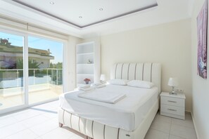 Villa de Luxo | 4 quartos, ferro/tábua de engomar, Wi-fi grátis 