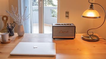 Apartamento Superior | Sala de estar | Televisor LED de 30 polegadas com canais por cabo, televisor