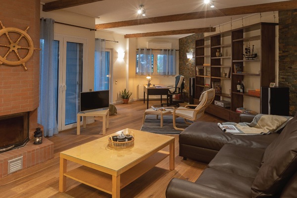 Apartamento Superior | Sala de estar | Televisor LED de 30 polegadas com canais por cabo, televisor