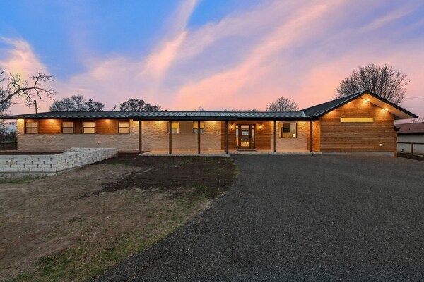 Guadalupe Bluff Modern House 5 Bedroom Home By Redawning - Kerrville, TX