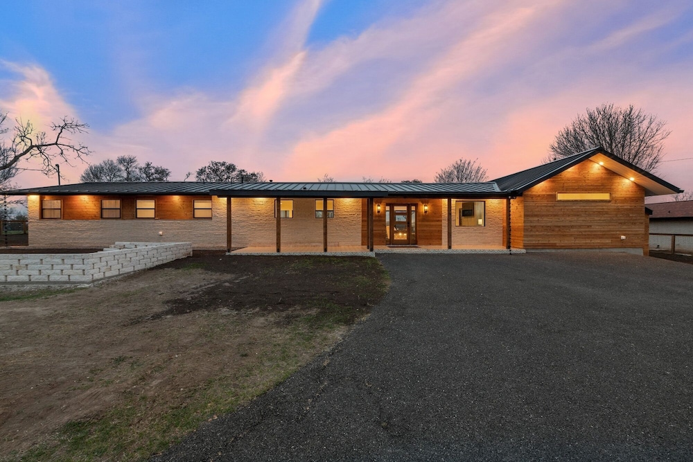 Guadalupe Bluff Modern House 5 Bedroom Home By Redawning - Kerrville, TX