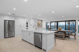 Casa, 5 quartos | Cozinha privada | Uma cafeteira/bule, um frigorífico, uma torradeira 