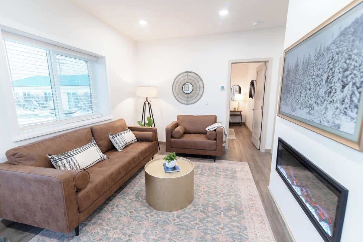 Upscale Downtown Suite  Mt. Views  Walkable! - Alaska