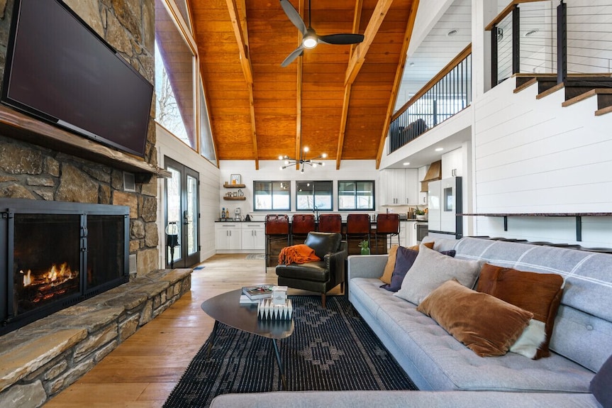 Designer A-frame | Huge Loft, Chefs Kitchen, Hot Tub & Fire Pit - Seven Islands State Birding Park, Kodak