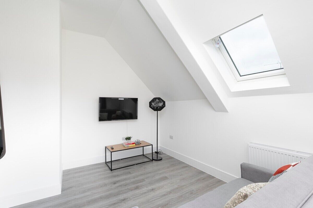 Skyvillion -Vineyard Court- Enfield 1bed W/balcony - Chingford