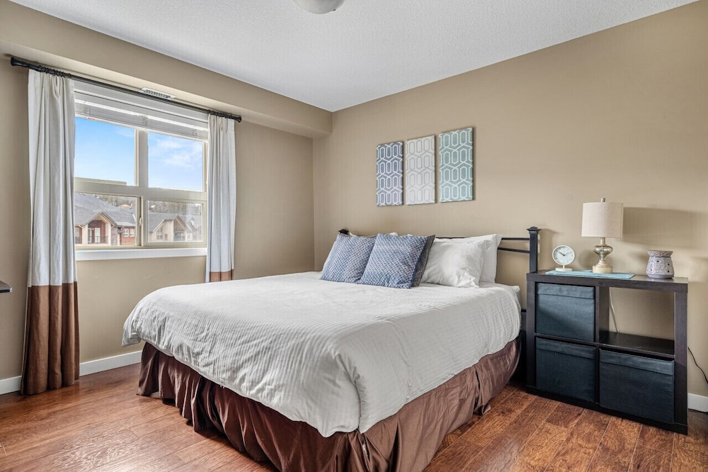 Penthouse Corner | Pool | Hot Tub | Top Floor - Invermere