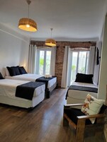 Quarto Superior, vista para o jardim | Minibar, Wi-fi grátis, roupa de cama fornecida 