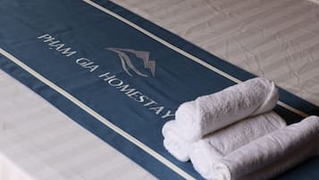Quarto casal luxo de uso individual, 1 cama King, banheiro privativo, ao lado da montanha | Roupas de cama premium, edredons de pluma