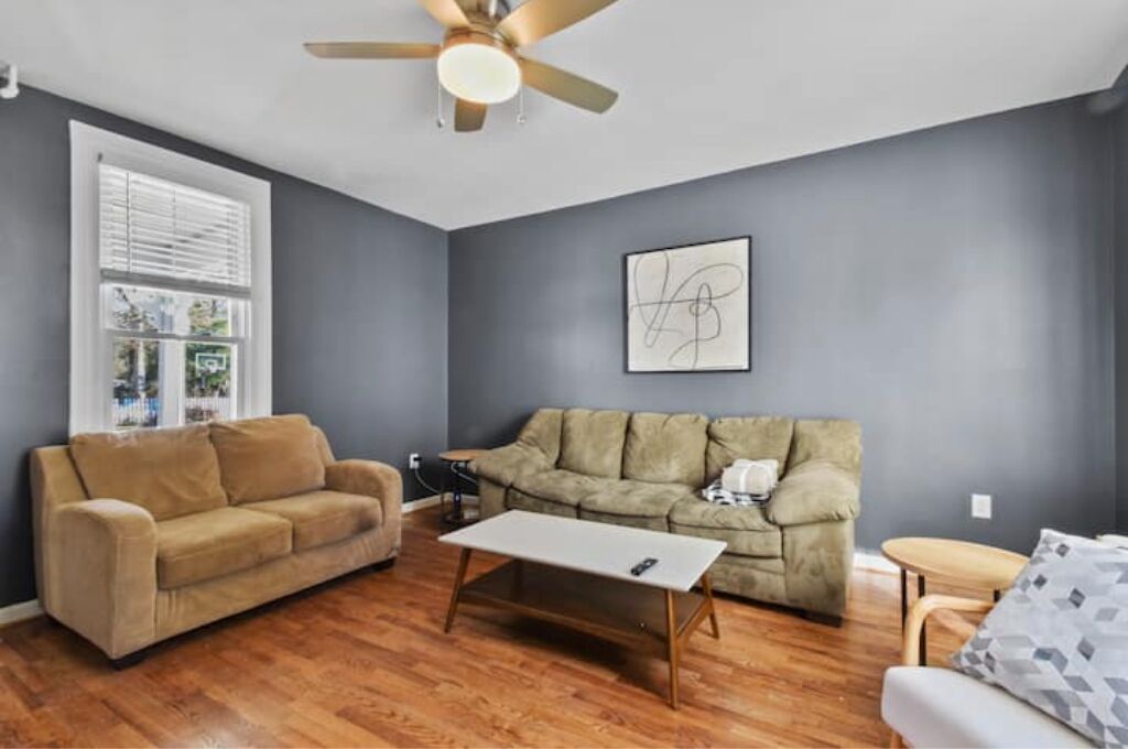 Spacious Historical Manor - Strasburg, VA