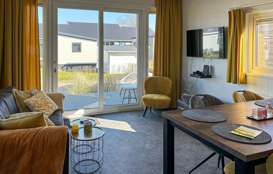 Awesome Home In Scherpenisse - Wemeldinge