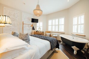 Quarto casal executivo | Escrivaninha, ferros/tábuas de passar roupa, Wi-Fi de cortesia