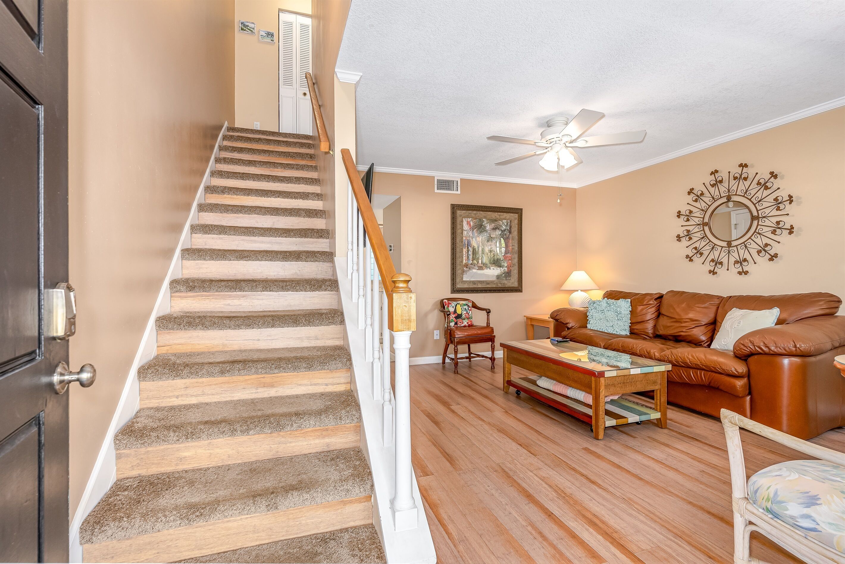 Steps From Flagler Avenue! Charming Home With Private Garage And Full Kitchen! - New Smyrna Beach, FL