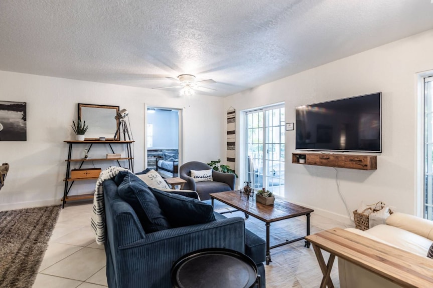 Relax In A Coastal Retreat! Spa, Firepit, Kayaks, Paddleboard & Steps To Gulf Crystal Beach Escape - Holiday, FL