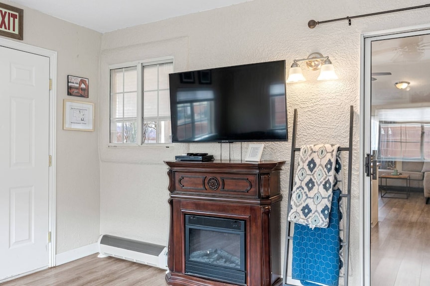 Private Home Near Zion & State Parks, Bbq, Cozy Stay For Family & Friends In Scenic Red Rock Views! - 利茲