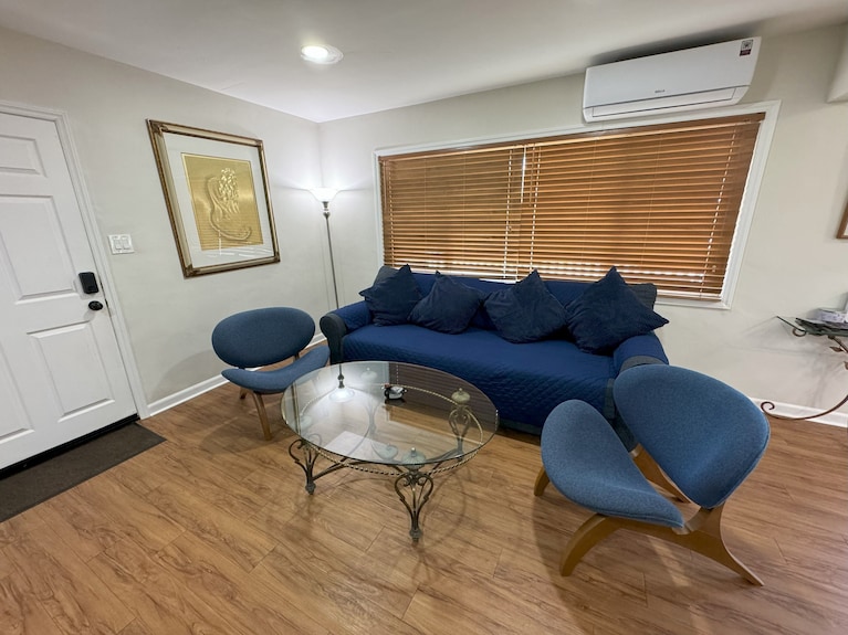 10 Min Walk To Beach - Charming Oceanside Home - 歐申賽德