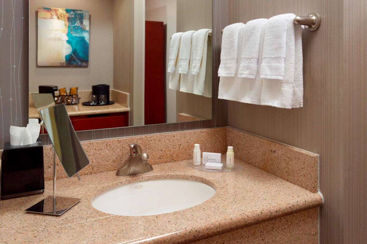 Shopping Spree At Atlantic Station! Pets Allowed, Onsite Parking, Swimming Pool! - Buckhead, GA