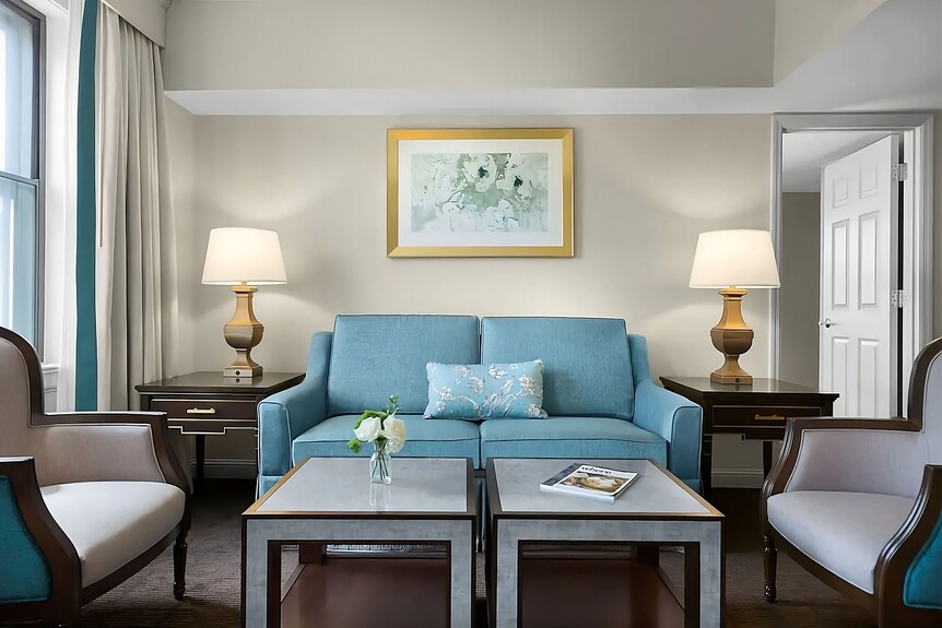 Modern Suite W/ Living & Dining Areas! Pets Allowed! W/ Parking, Pool & Cinema! - Saint-Louis, MO