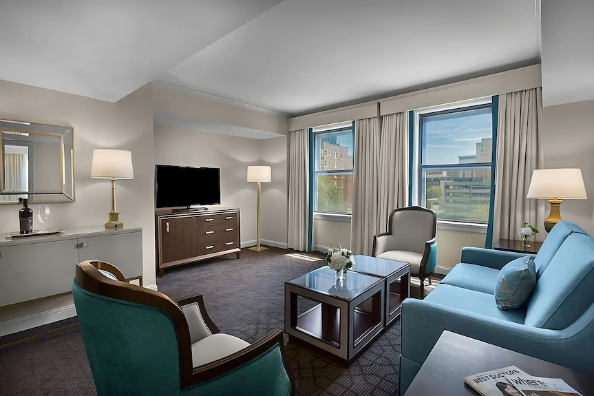 Contemporary Hotel In Central West End District! Pets Are Welcome! Parking, Pool - St. Louis