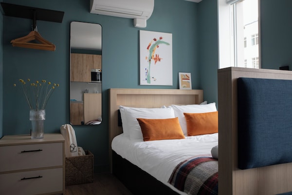 Bob W London Tower Hill - Studios - Central London