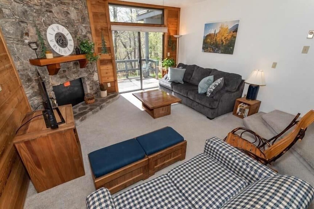Seven Springs 1 Br Deluxe Condo, Mountain Views! By Redawning - Seven Springs, PA