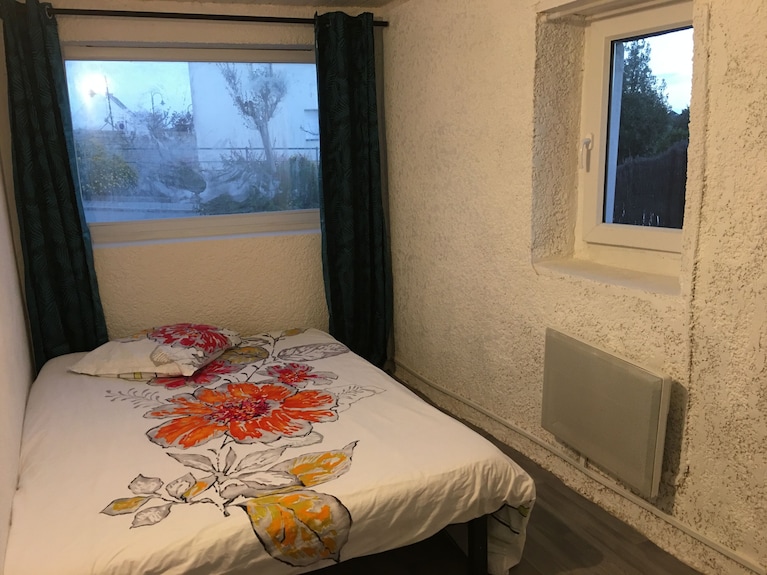 Self-contained Studio, Sunny Courtyard, Close To Beaches And Shops - Port Blanc