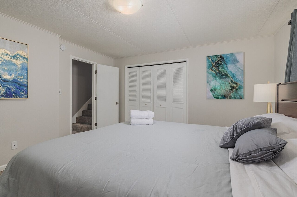 Downtown Westchester Casa With King Beds - Alaska