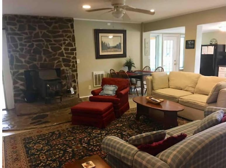 Cozy Waterfront Cabin On New River/claytor Lake - Claytor Lake, VA