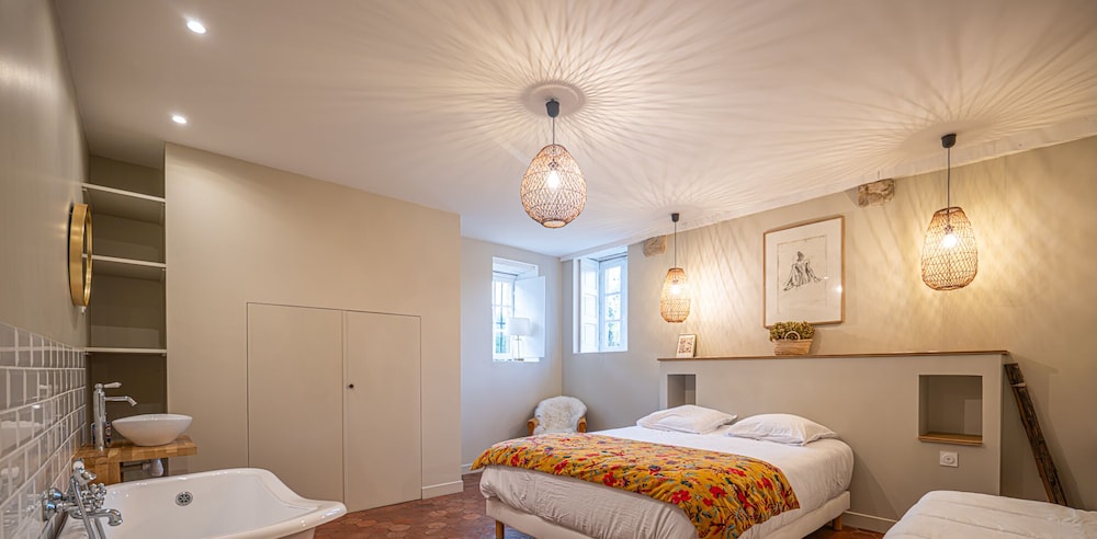 Charming Manor House With Swimming Pool & Relaxing Jacuzzi - Le Mans
