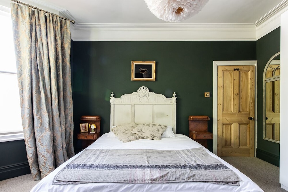 Beautiful and spacious Edwardian home by the seaside - Worthing | Vrbo