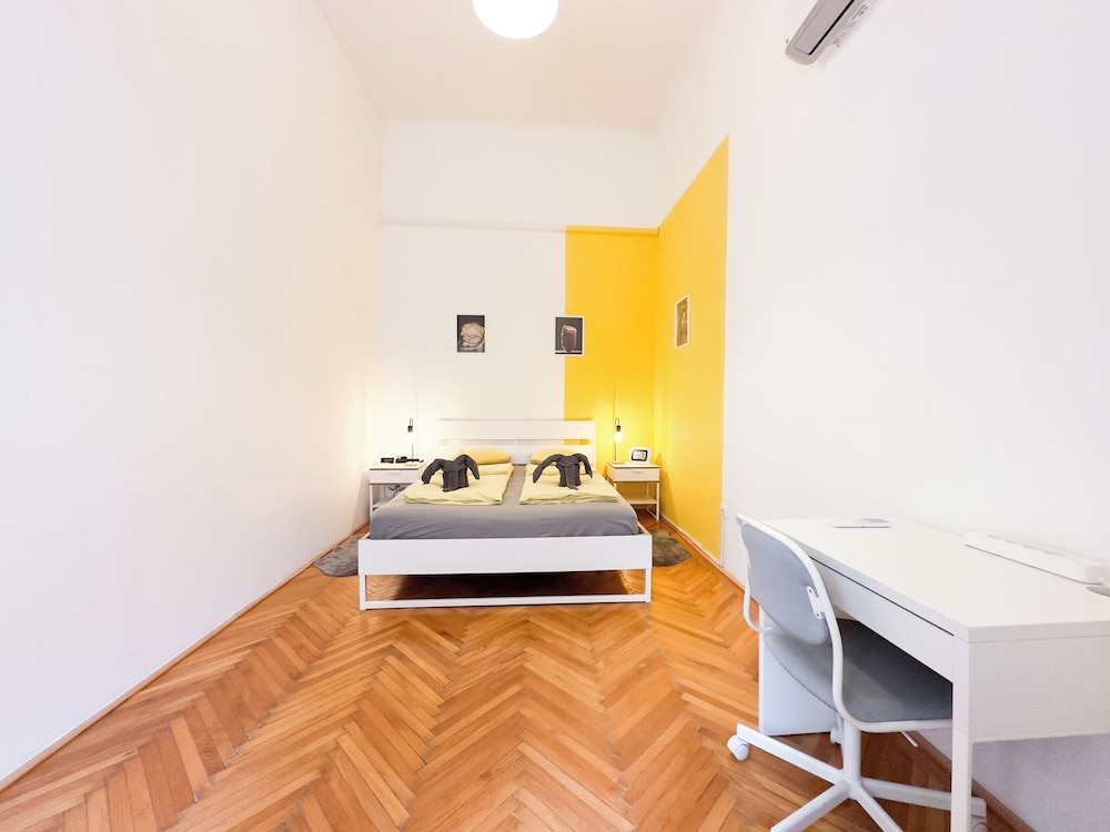 Large Peaceful 1br Central Apt A/c - Yellow House - Budapest