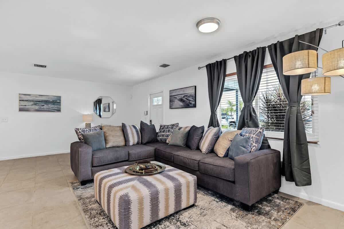 Centrally Located Family-business Home - Florida City, FL