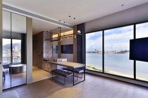 Uma chaleira elétrica 