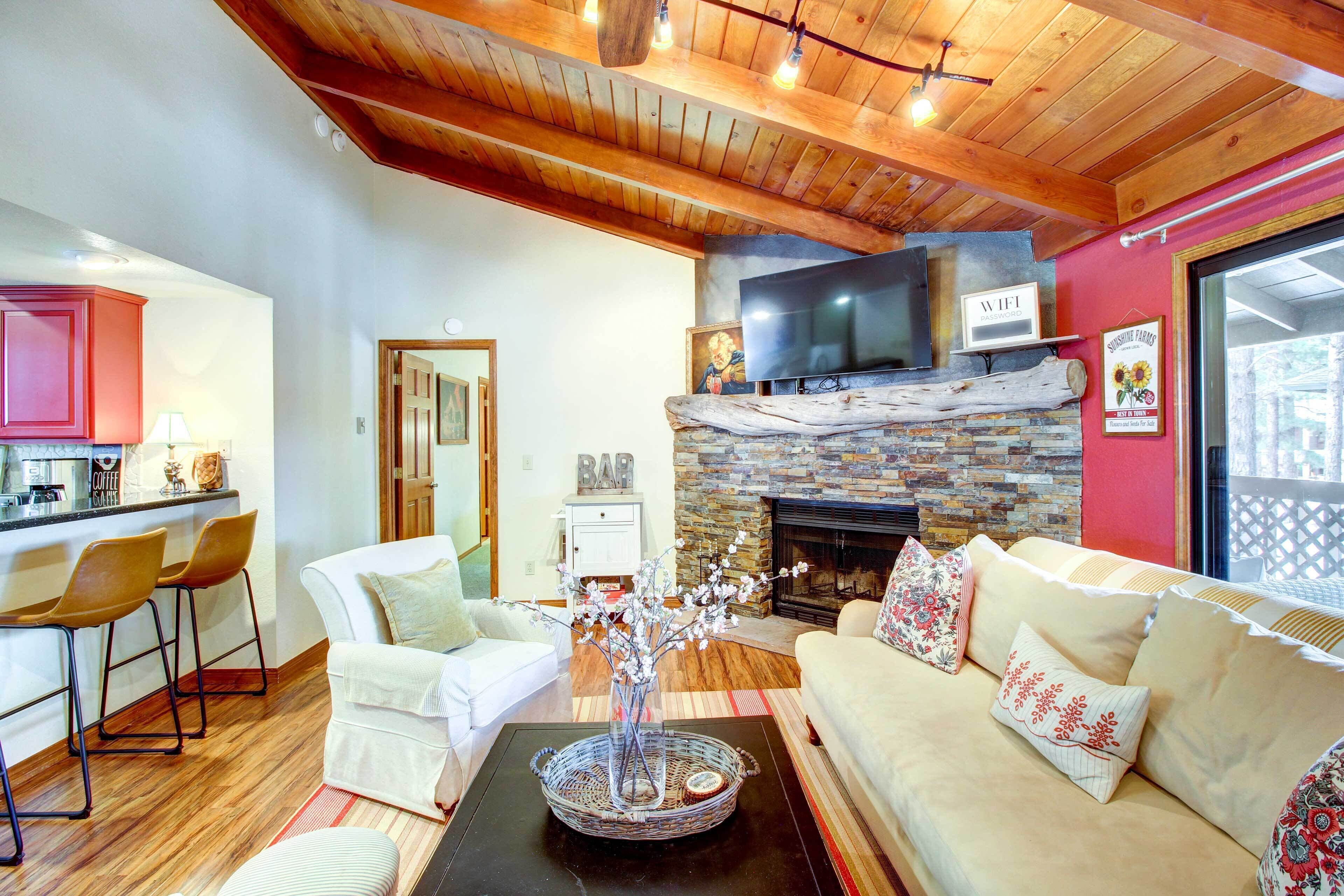 Near Golfing & Hiking: Pinetop Vacation Rental! - Pinetop-Lakeside, AZ