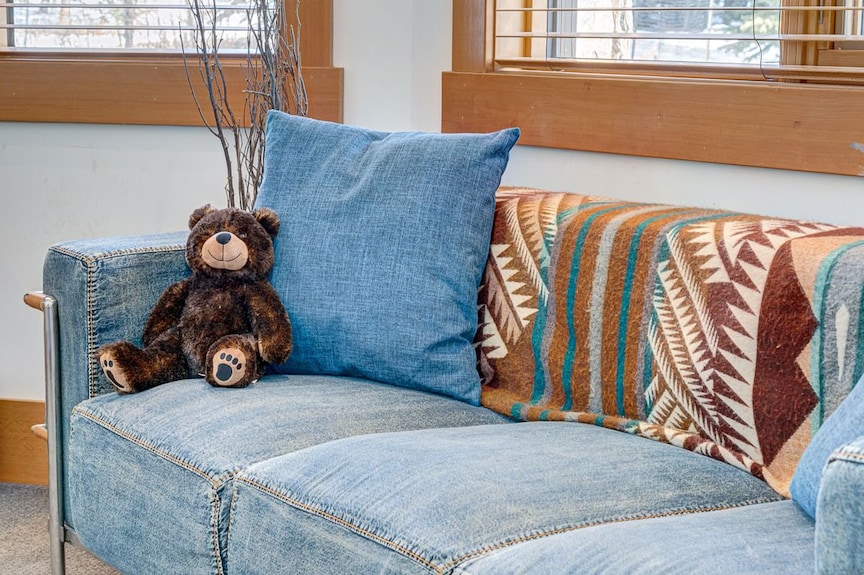 A Peaceful Mountain Retreat In One Of Banff's Most Elegant Homes - Alberta