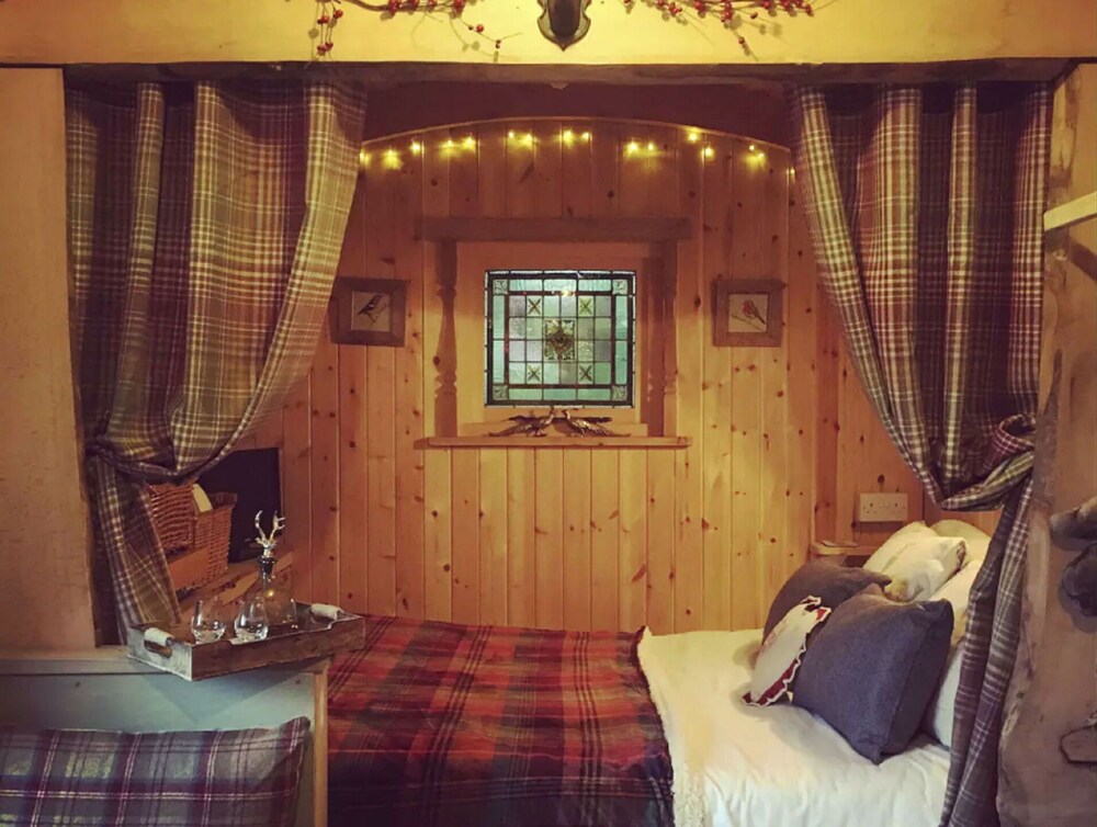 Stunning Private Villa For 3 Guests With Wifi, Tv, Pets Allowed, Panoramic View And Parking - Loch Ness