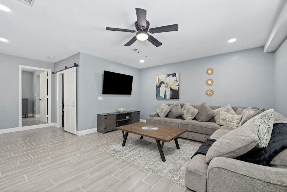 Clearwater Charm.\ncharming Home With Fireplace, Golf Nearby, Central Ac, W/d - Clearwater Beach, FL