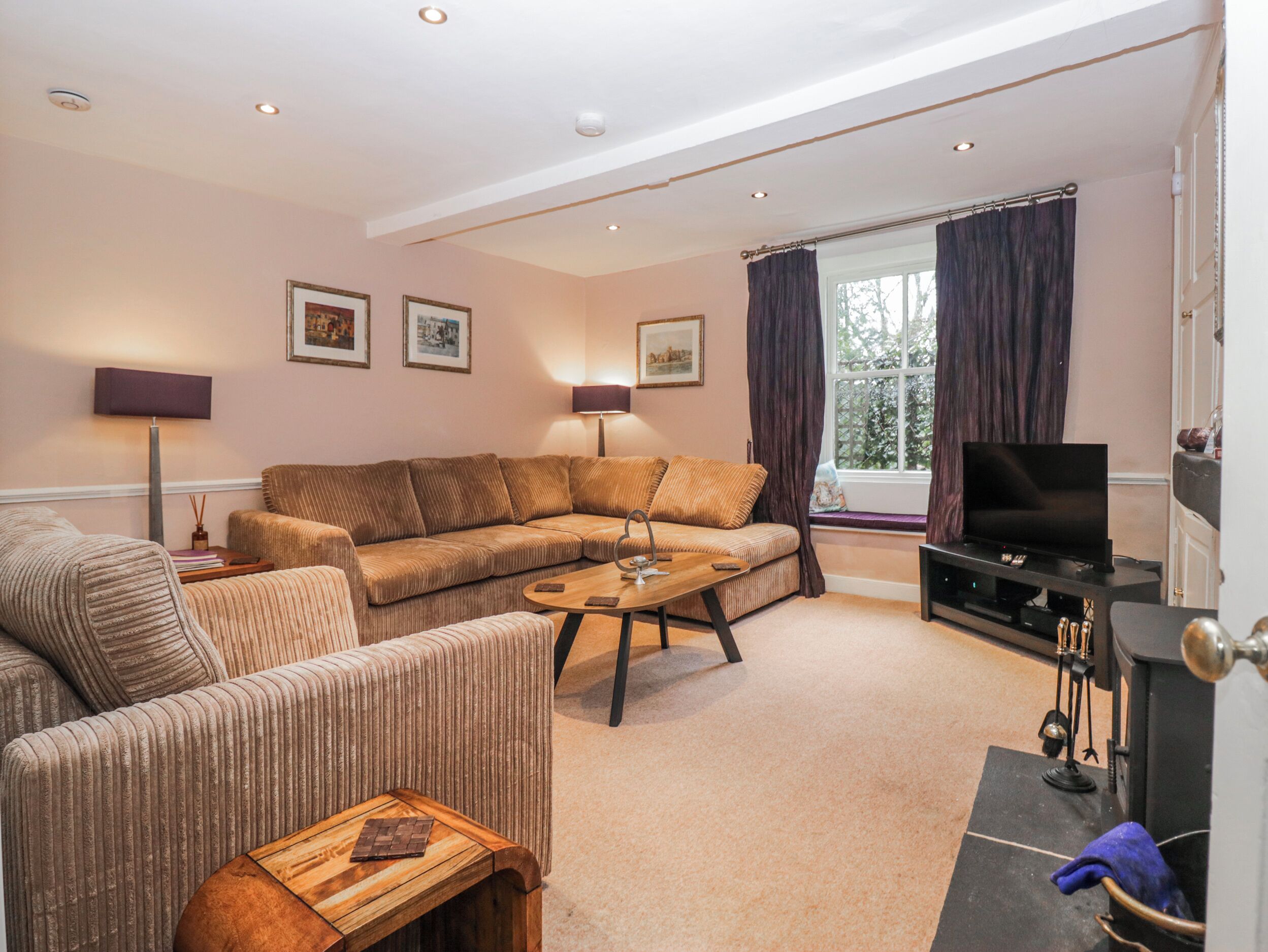 Old Book Shop, Pet Friendly, Character Holiday Cottage In Cartmel - Grange-over-Sands