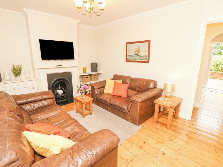 Seagulls Perch, Family Friendly, Country Holiday Cottage In Cowes - Isle of Wight